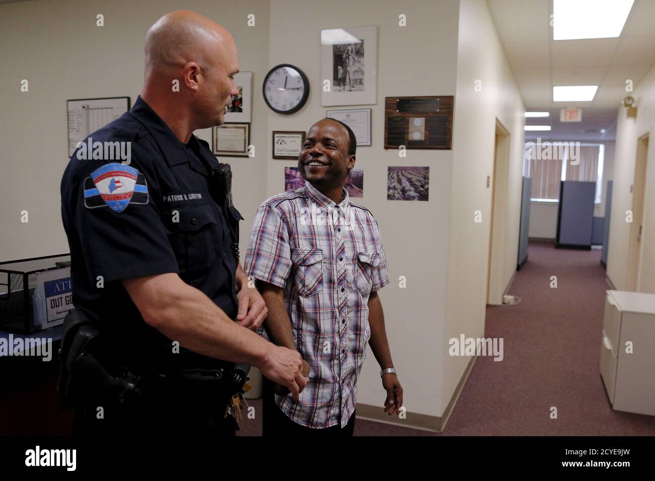 Refugee services hi-res stock photography and images - Alamy