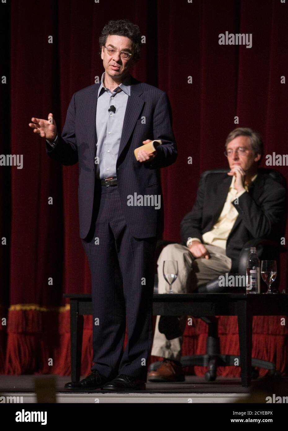 Stephen dubner and steven levitt hi-res stock photography and images ...