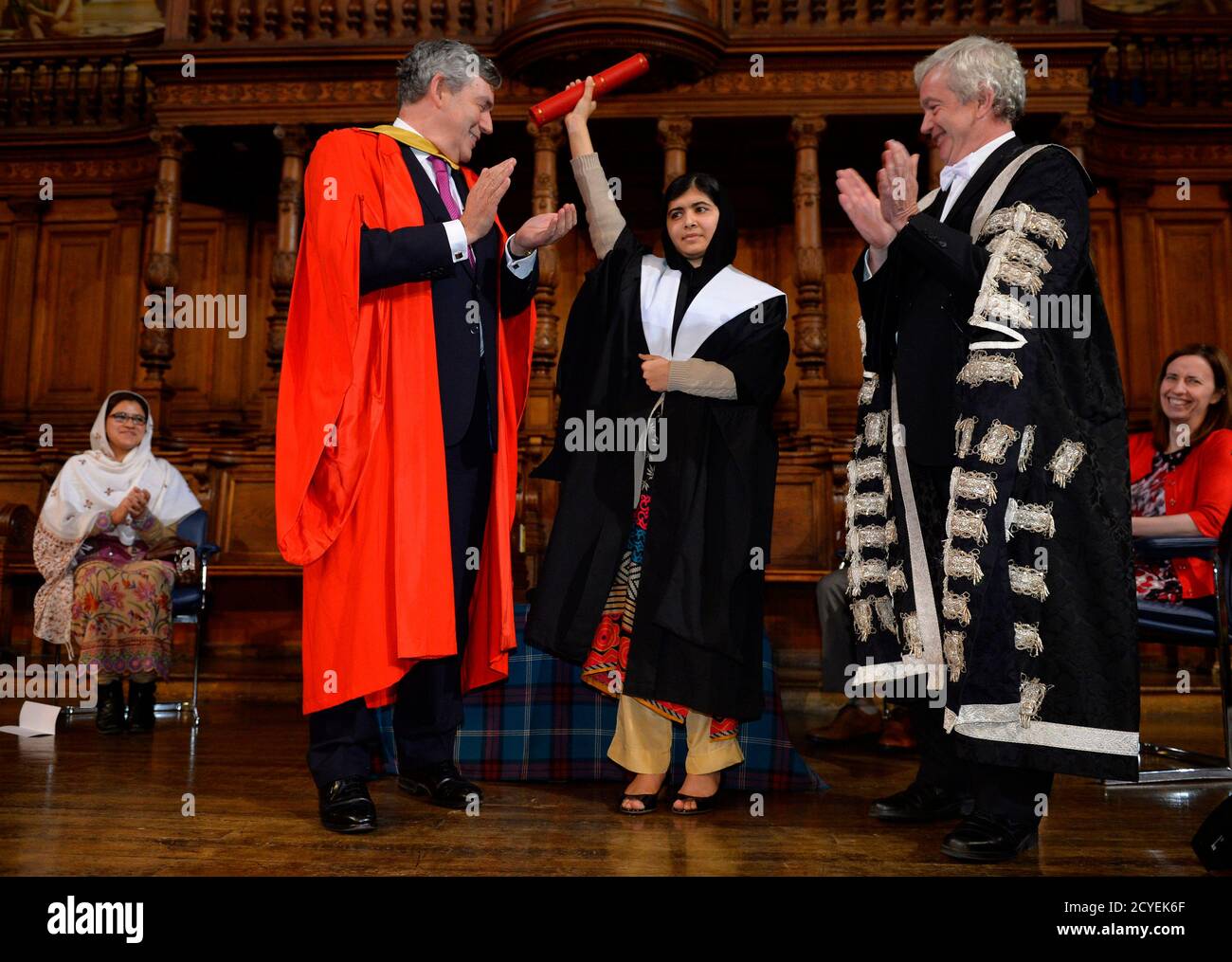 University of edinburgh graduation hi-res stock photography and images ...