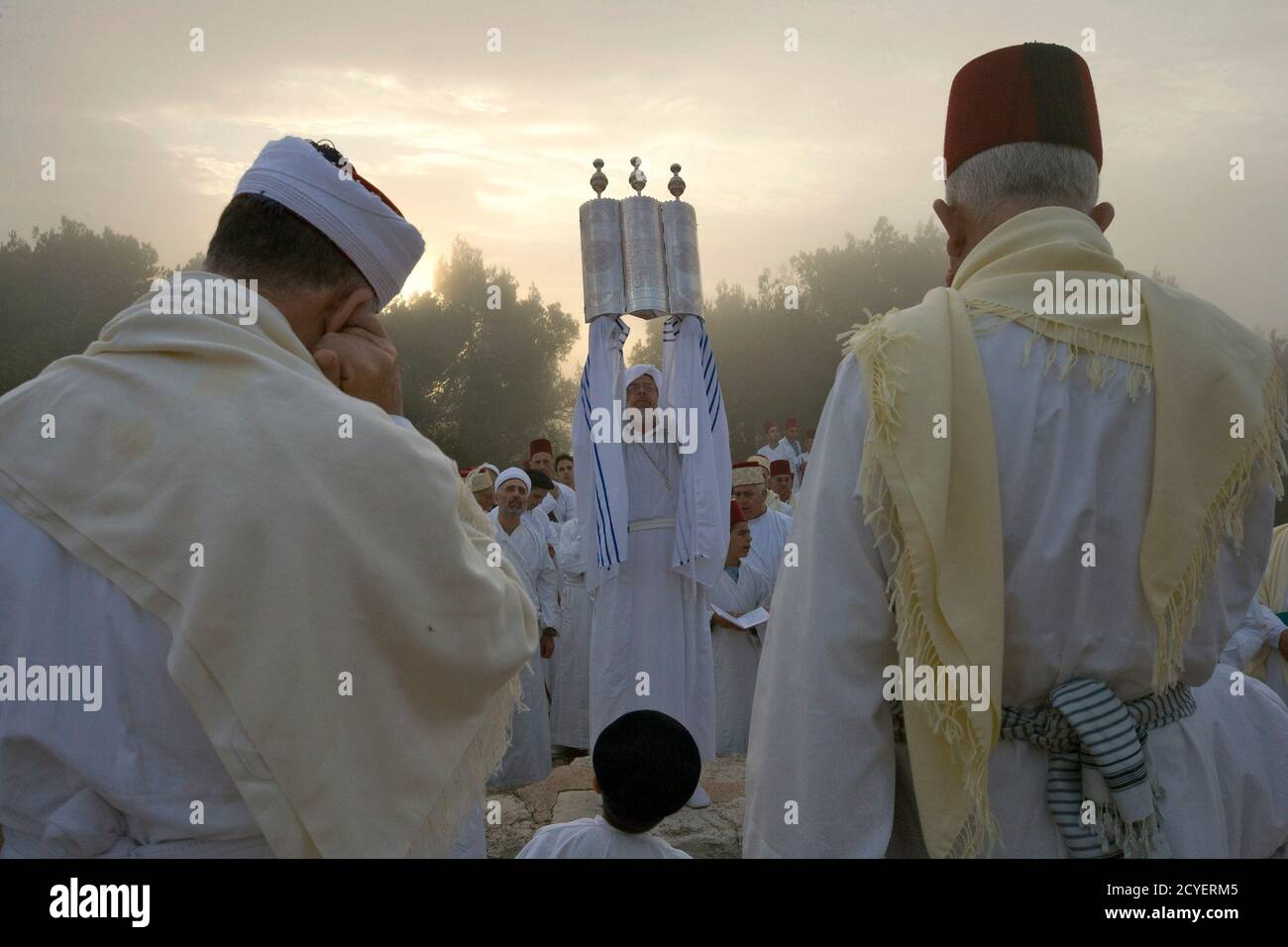 Samaritans top hi-res stock photography and images - Alamy