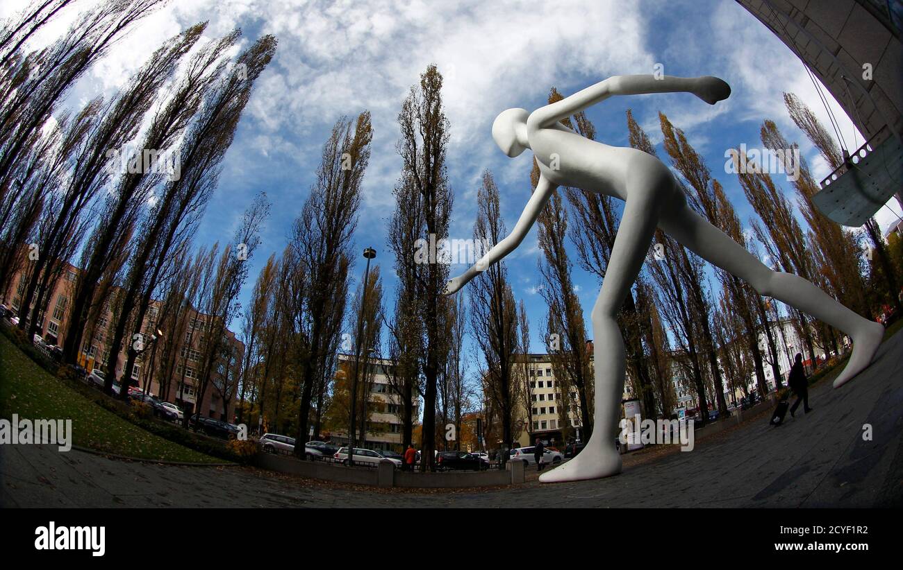 7 metre tall statue hi-res stock photography and images - Alamy