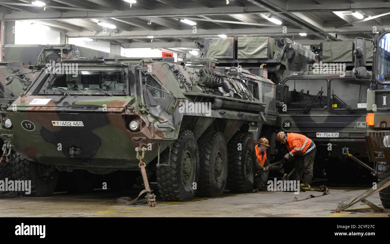 Missile loading hi-res stock photography and images - Alamy