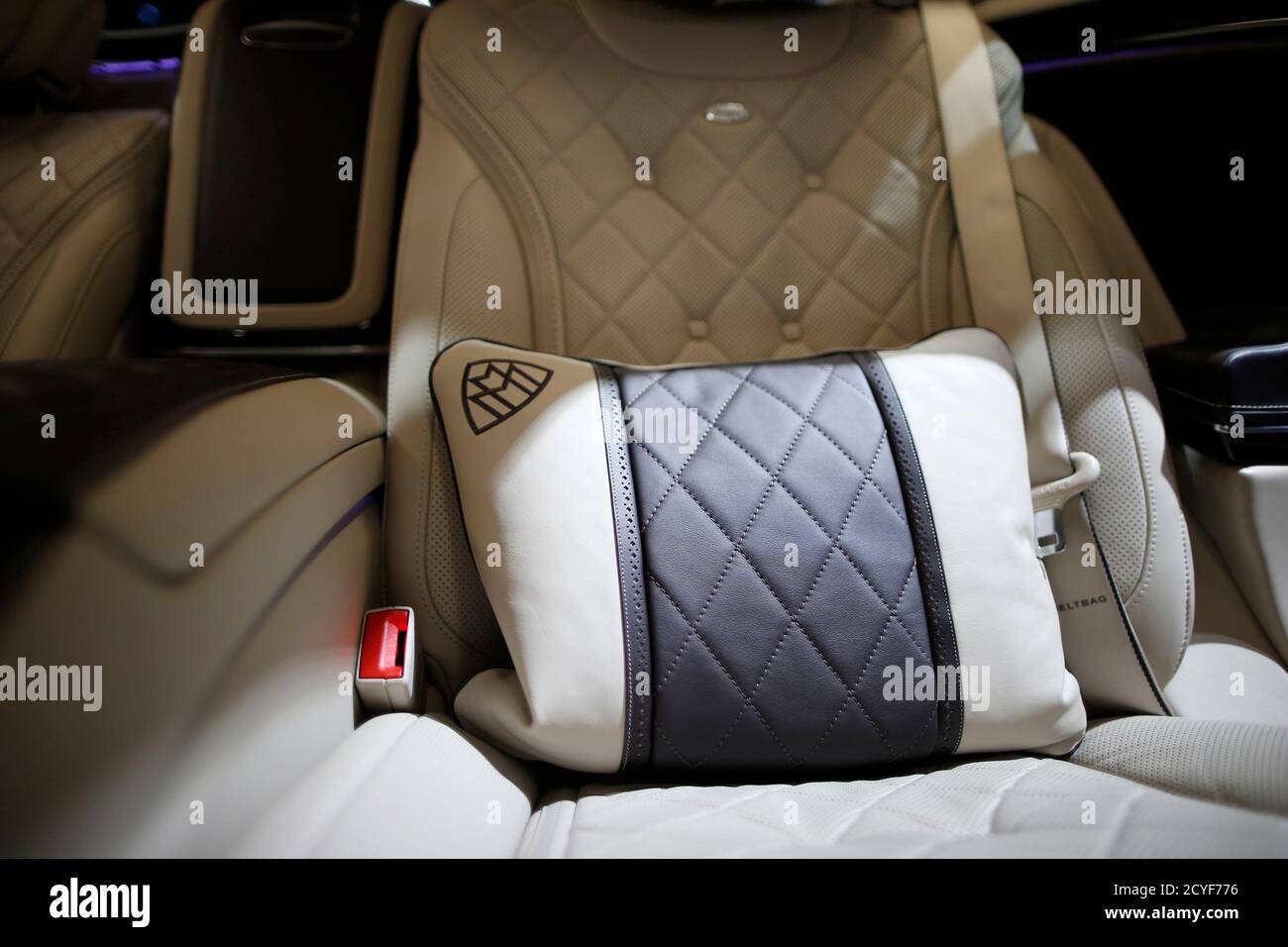 Mercedes maybach s class hi-res stock photography and images - Alamy