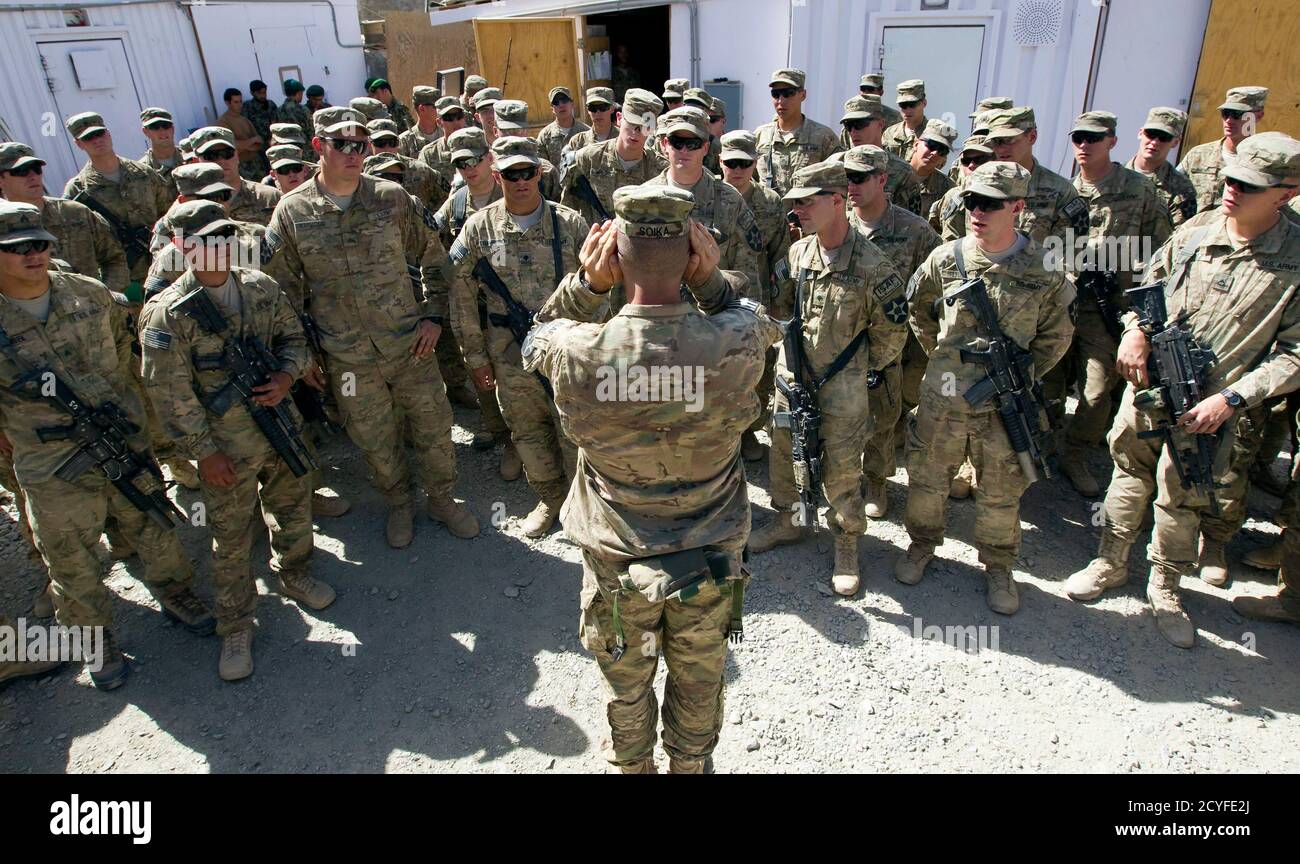 Commander airborne regiment hi-res stock photography and images - Alamy