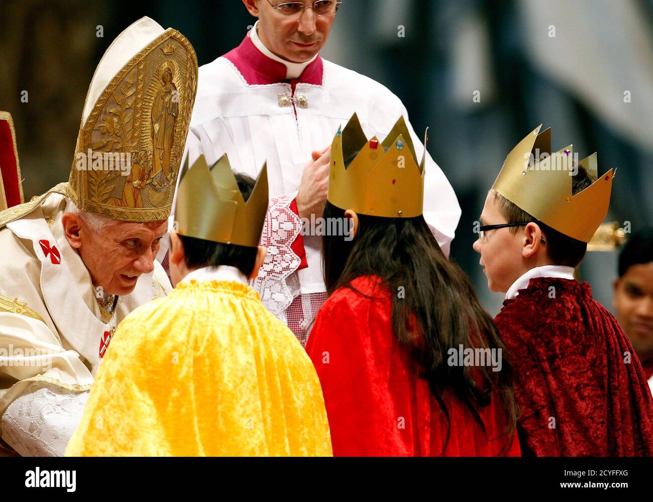 Offertory at mass hi-res stock photography and images - Alamy