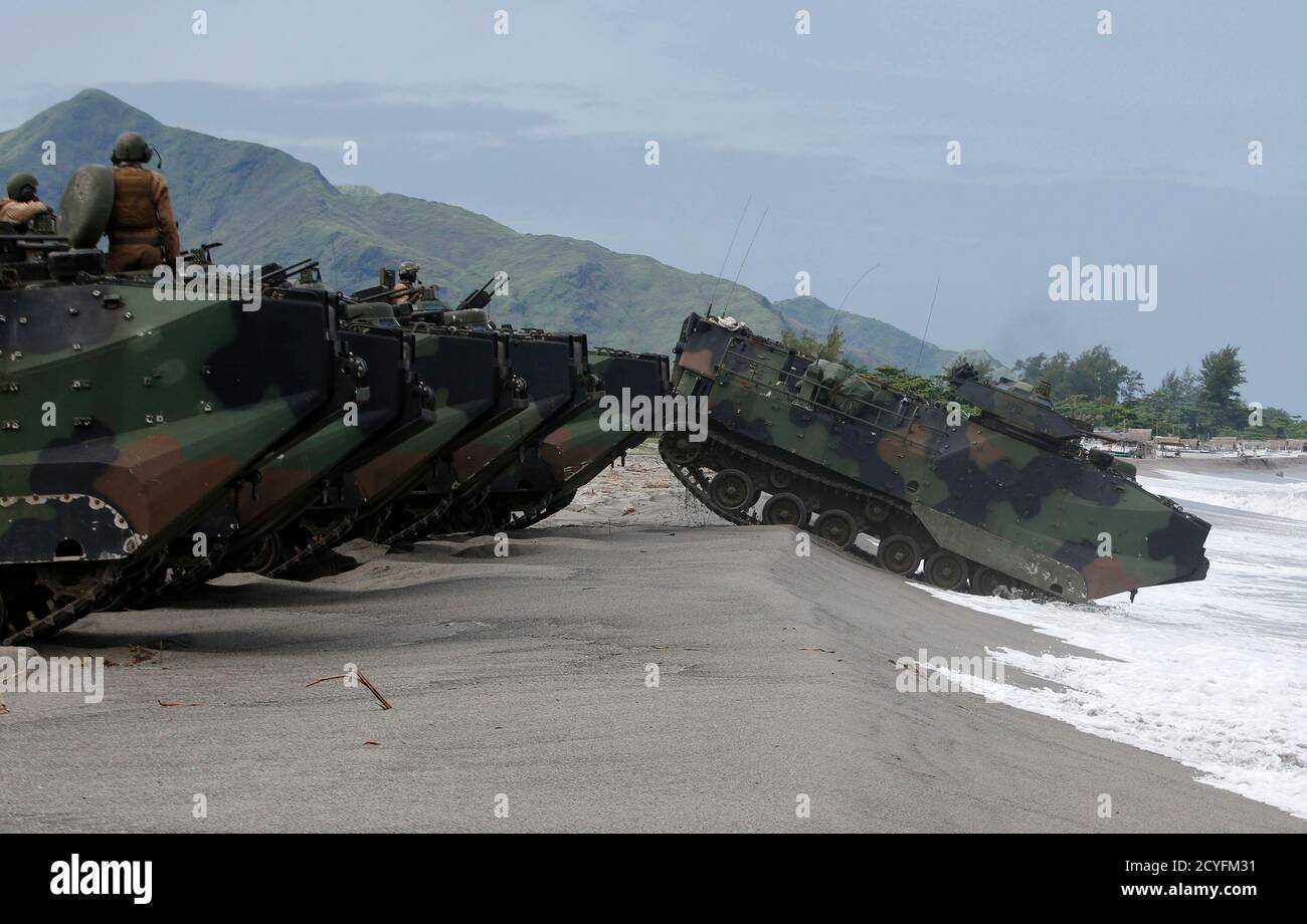Amphibious assault vehicle aav hi-res stock photography and images - Alamy