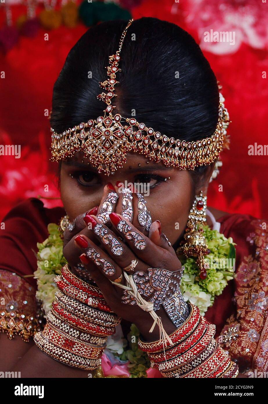 Ltte female hi-res stock photography and images - Alamy