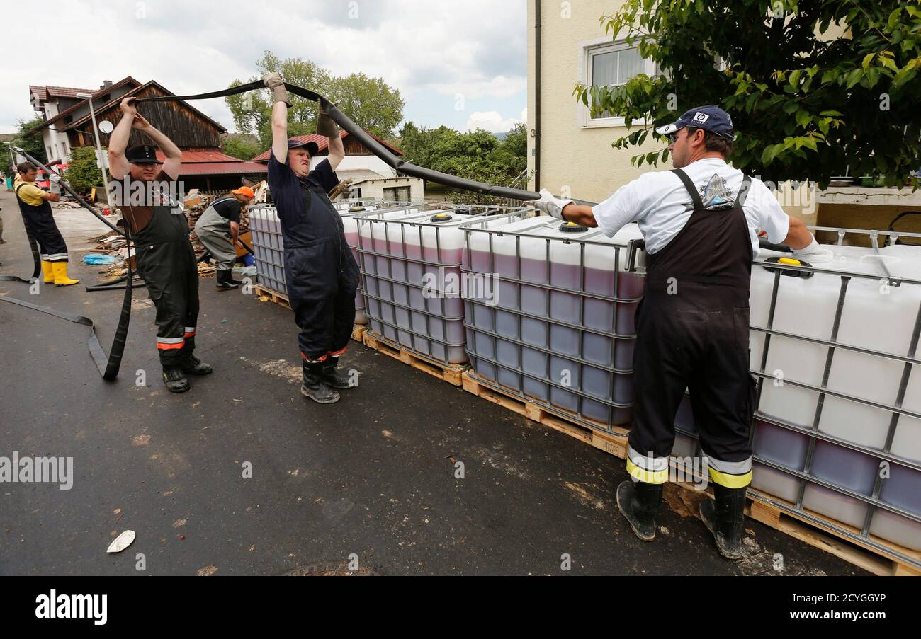 Empty oil tanks hi-res stock photography and images - Alamy