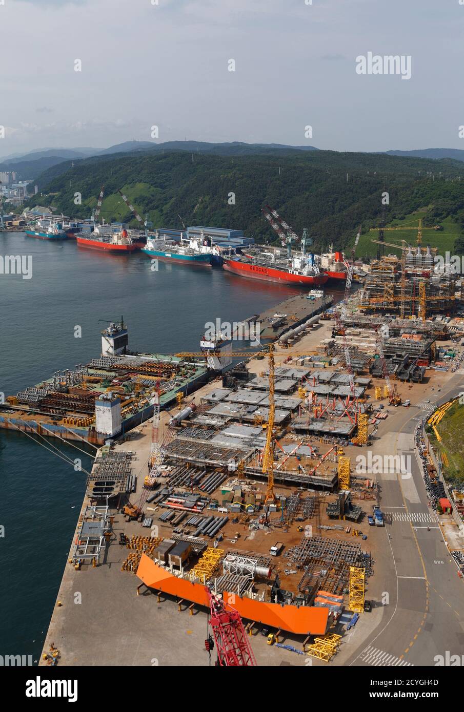 Shipyard hyundai heavy industries seen hi-res stock photography and ...