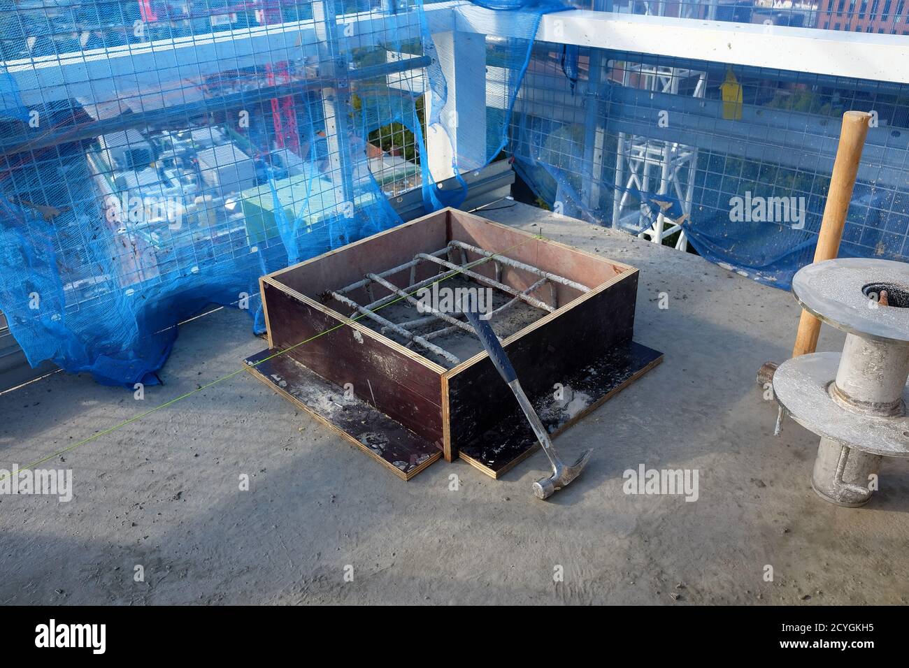 Shuttering hammer carpenter hammer building hi-res stock photography ...