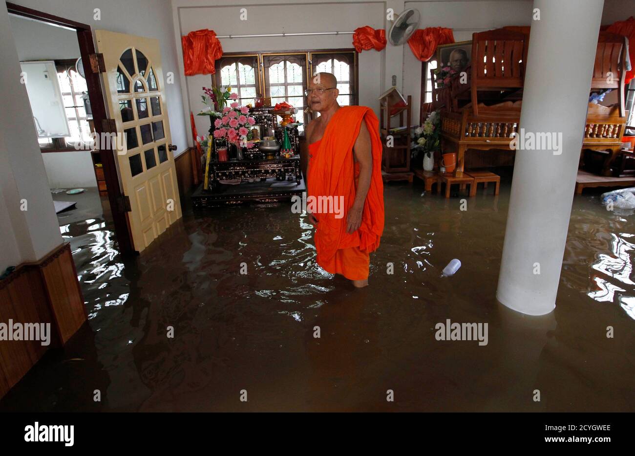 Bangkok Flood Temple High Resolution Stock Photography and Images - Alamy