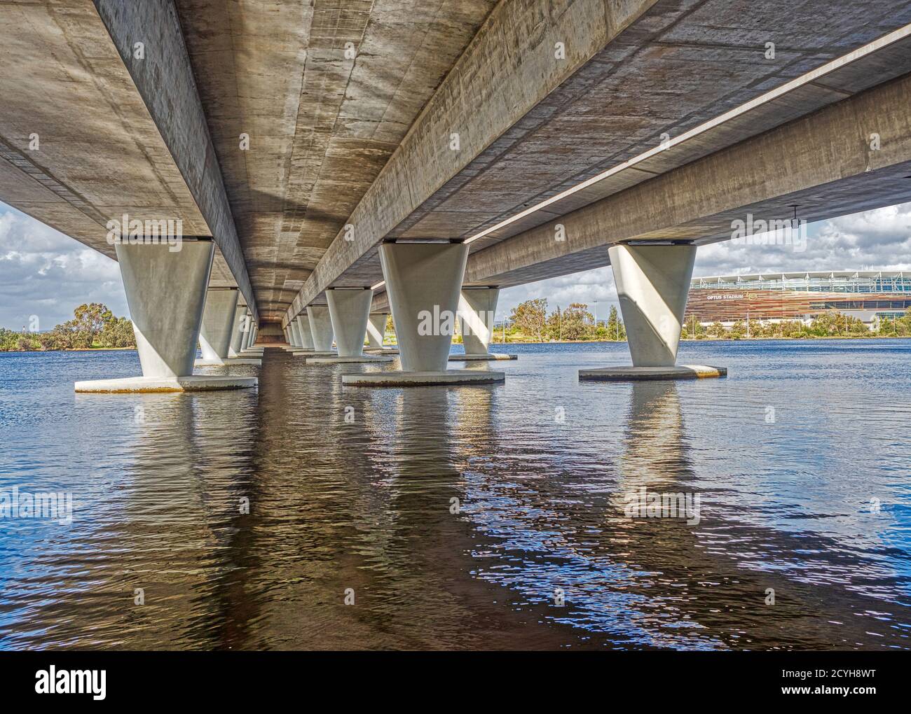 The Windan Bridge which takes the Graham Farmer Freeway over the Swan ...