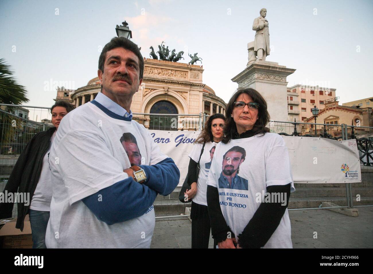 Mario blond hi-res stock photography and images - Alamy