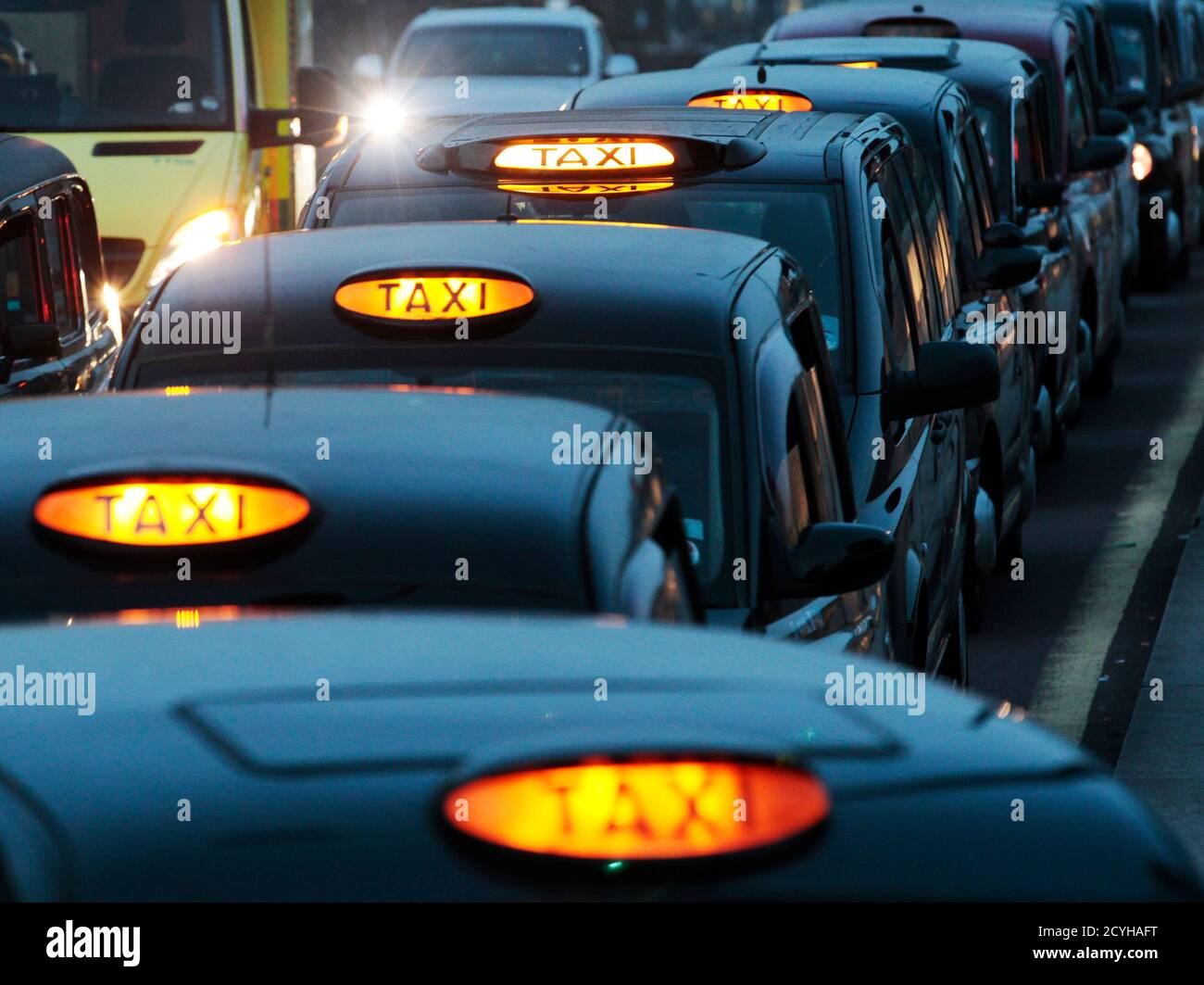 Paddington black cabs hi-res stock photography and images - Alamy