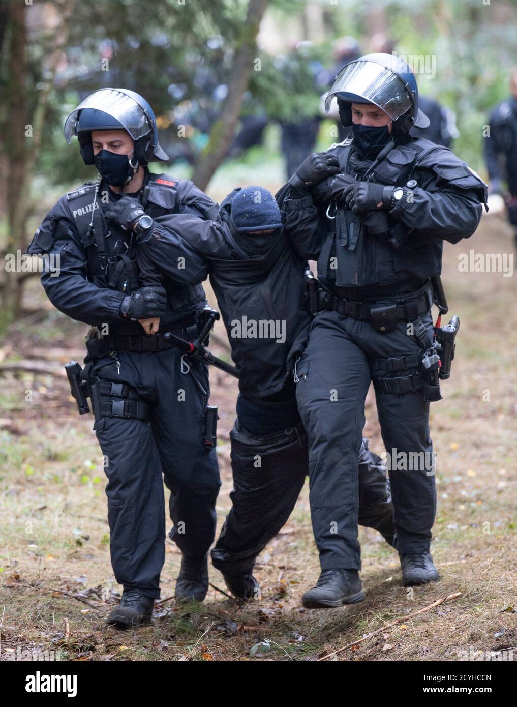 Stadtallendorf, Germany. 02nd Oct, 2020. Cops drag away activists who ...
