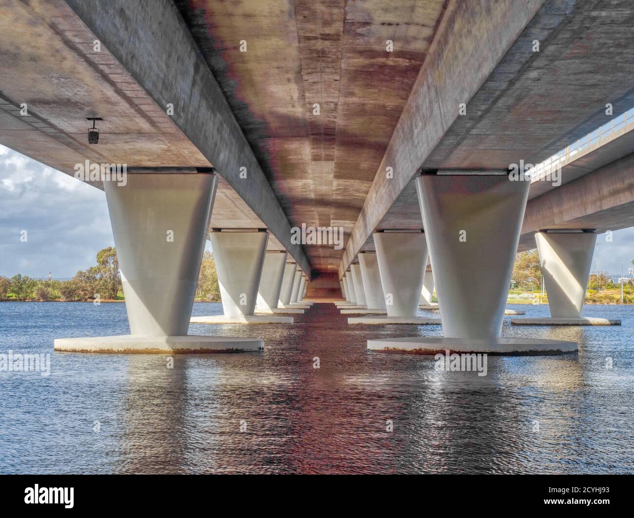 The Windan Bridge which takes the Graham Farmer Freeway over the Swan ...