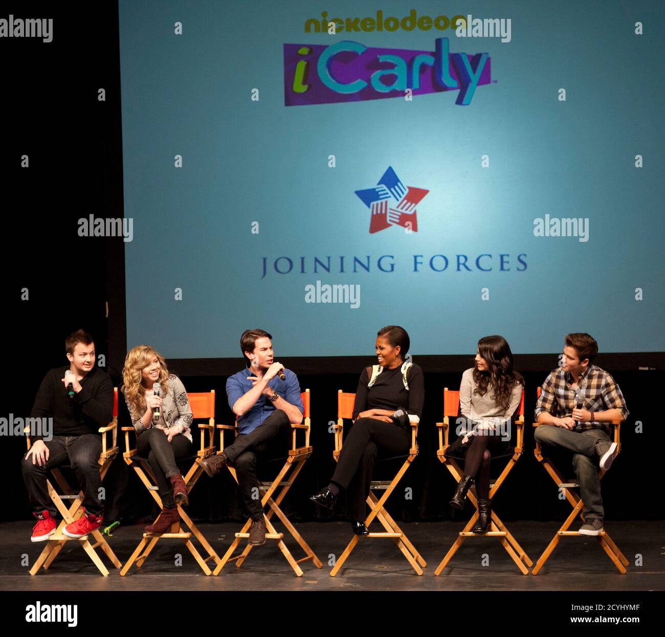 Miranda cosgrove in icarly hi-res stock photography and images - Alamy