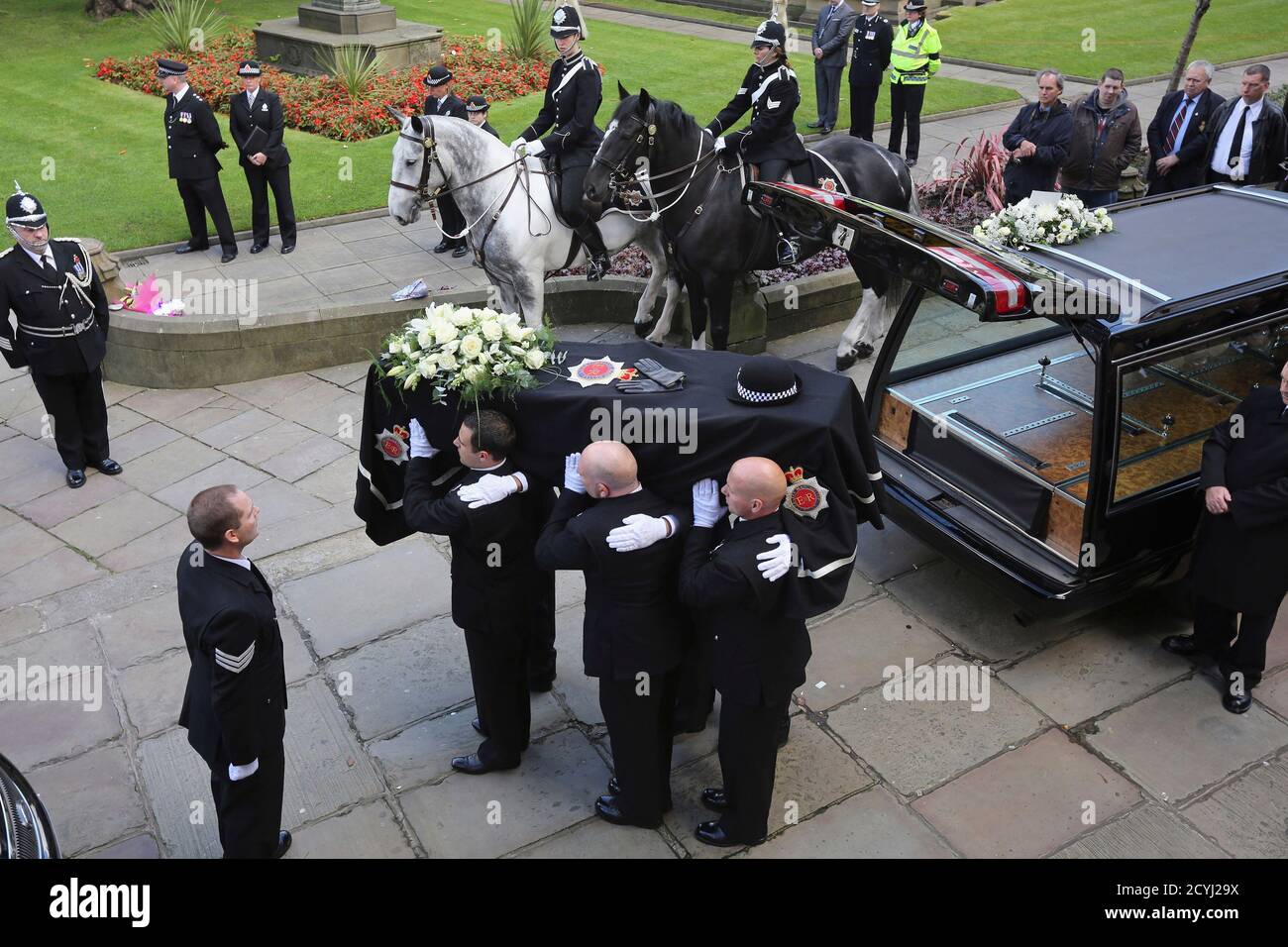 Police officers carry the coffin of pc fiona bone hi-res stock ...