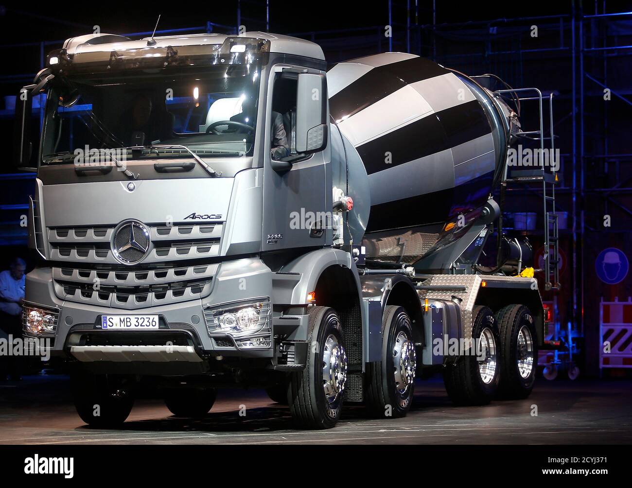 Mercedes benz arocs hi-res stock photography and images - Alamy