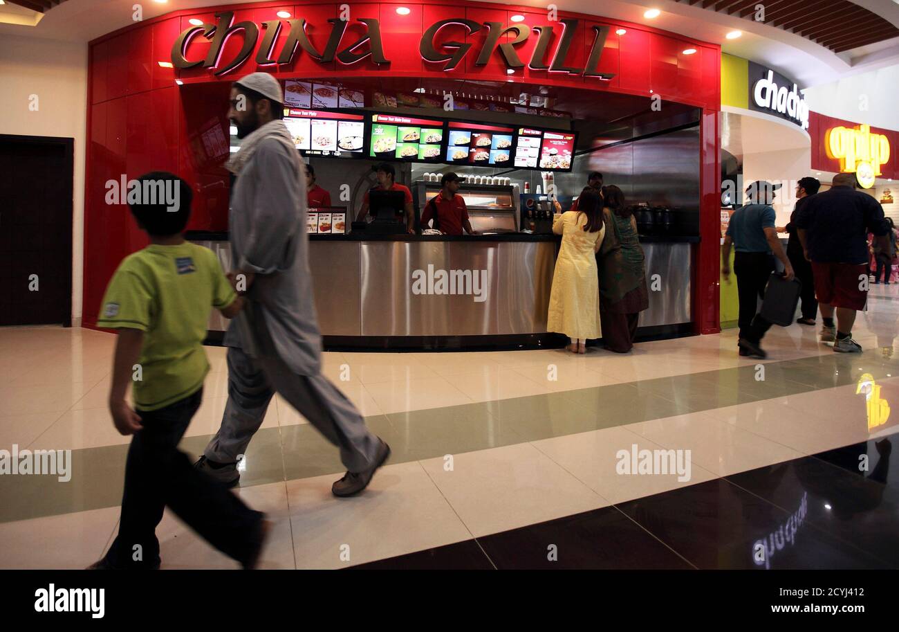 Pakistan shopping mall hi-res stock photography and images - Alamy