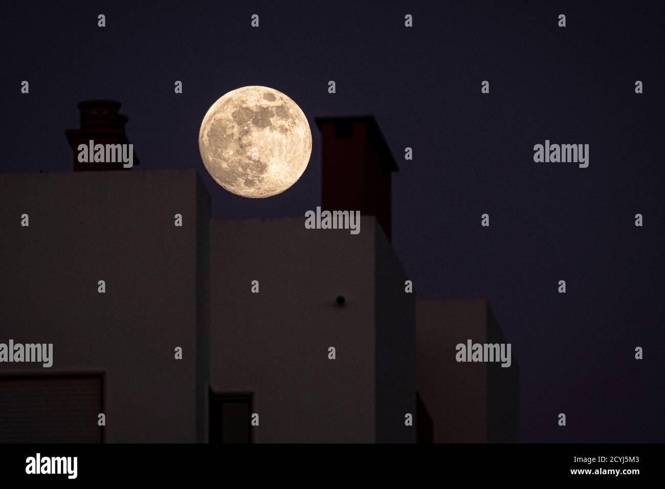 Lisbon, Portugal - 04 June 2020 : Full moon seen above a building Stock ... Lisbon, Portugal - 04 June 2020 : Full moon seen above a building Stock ...