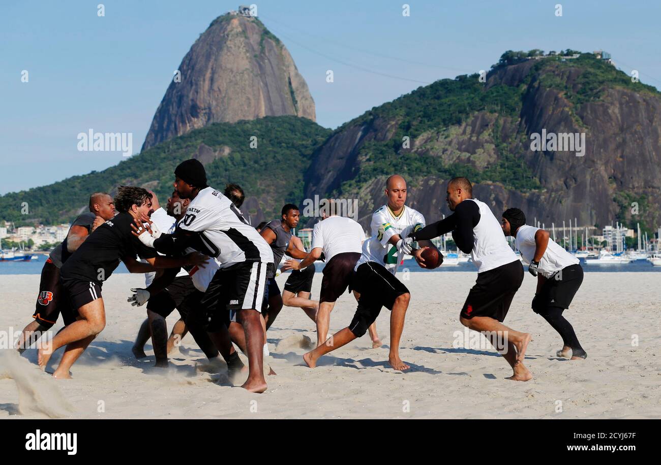 American football team hi-res stock photography and images - Alamy