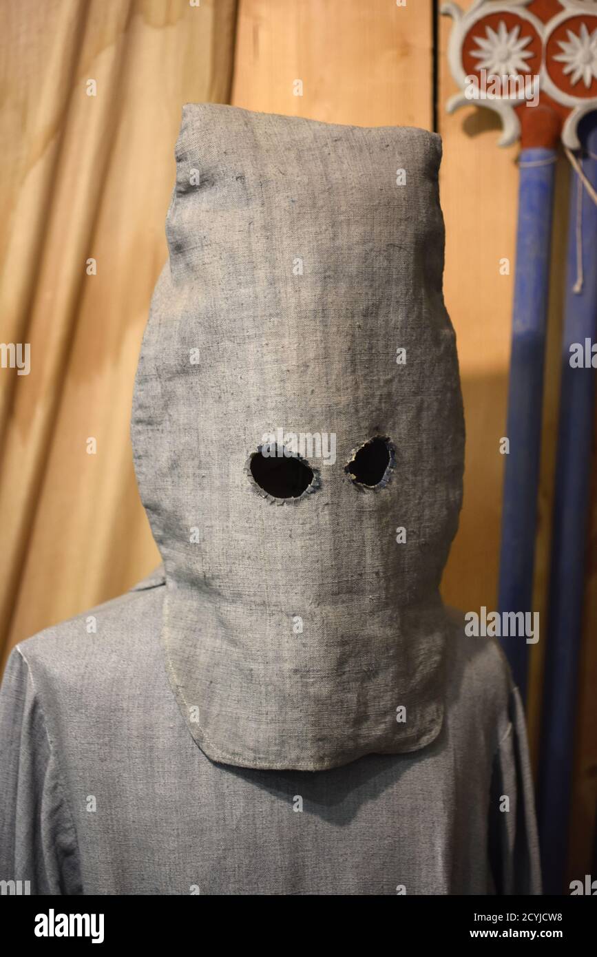 Religious costume hi-res stock photography and images - Alamy