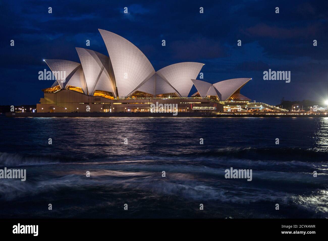 Dramatic and moody scenery of the famous Sydney Opera House in Sydney ...