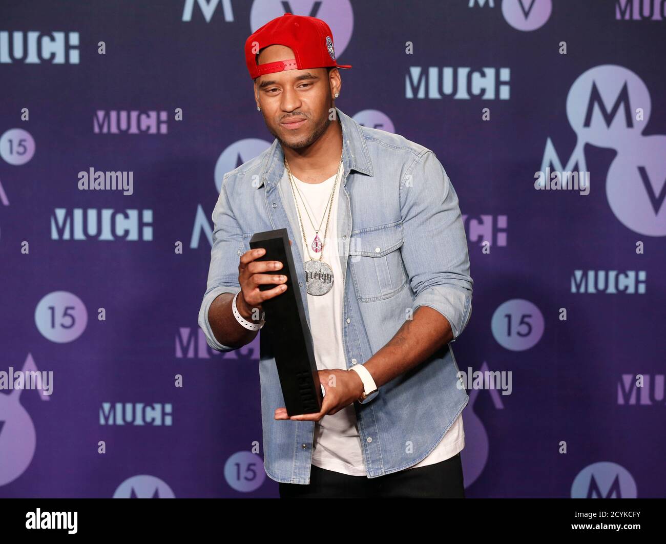 P. Reign poses backstage with his best Hip-Hop video award at the ...