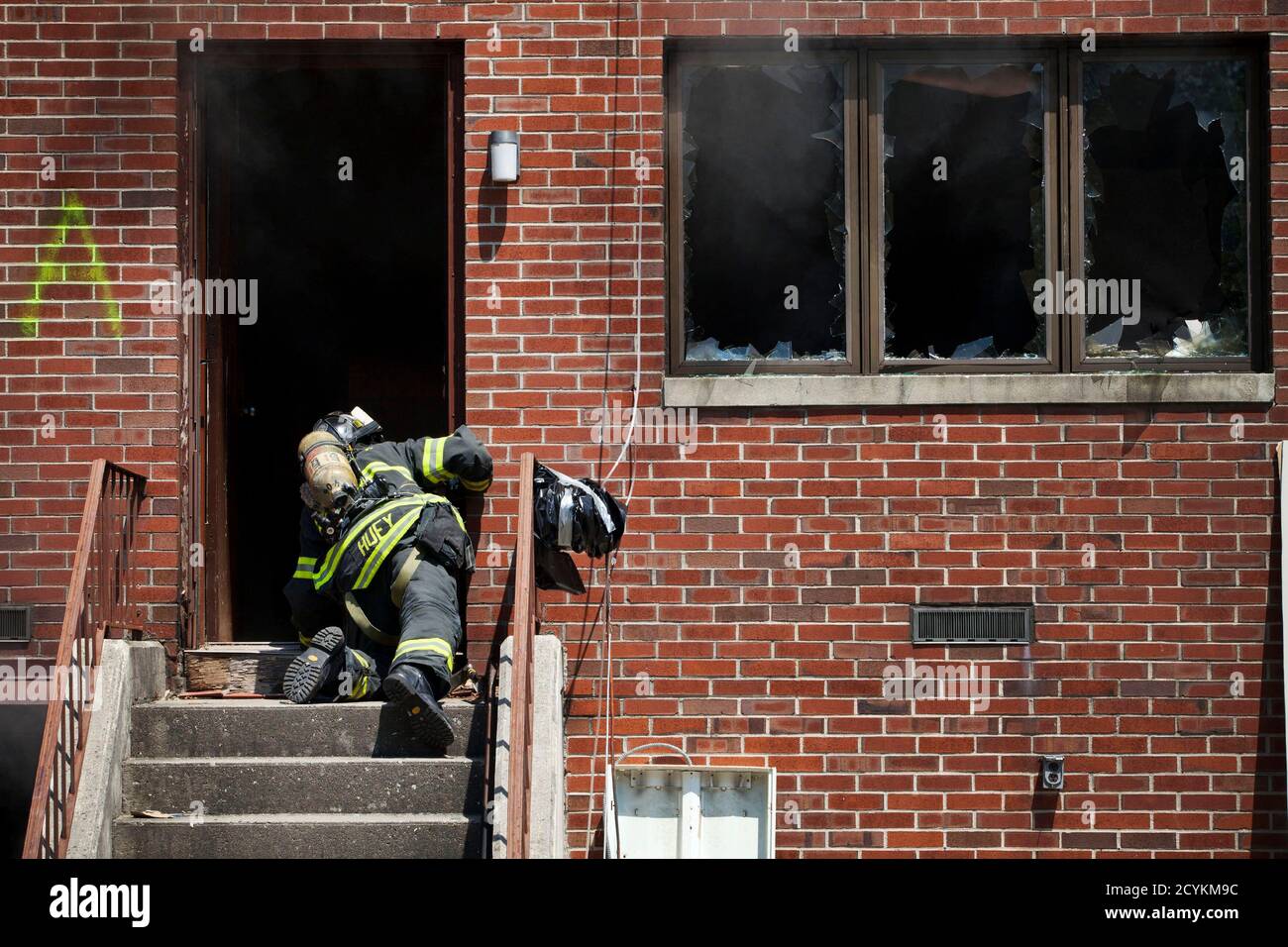 Burning building new york city hi-res stock photography and images - Alamy