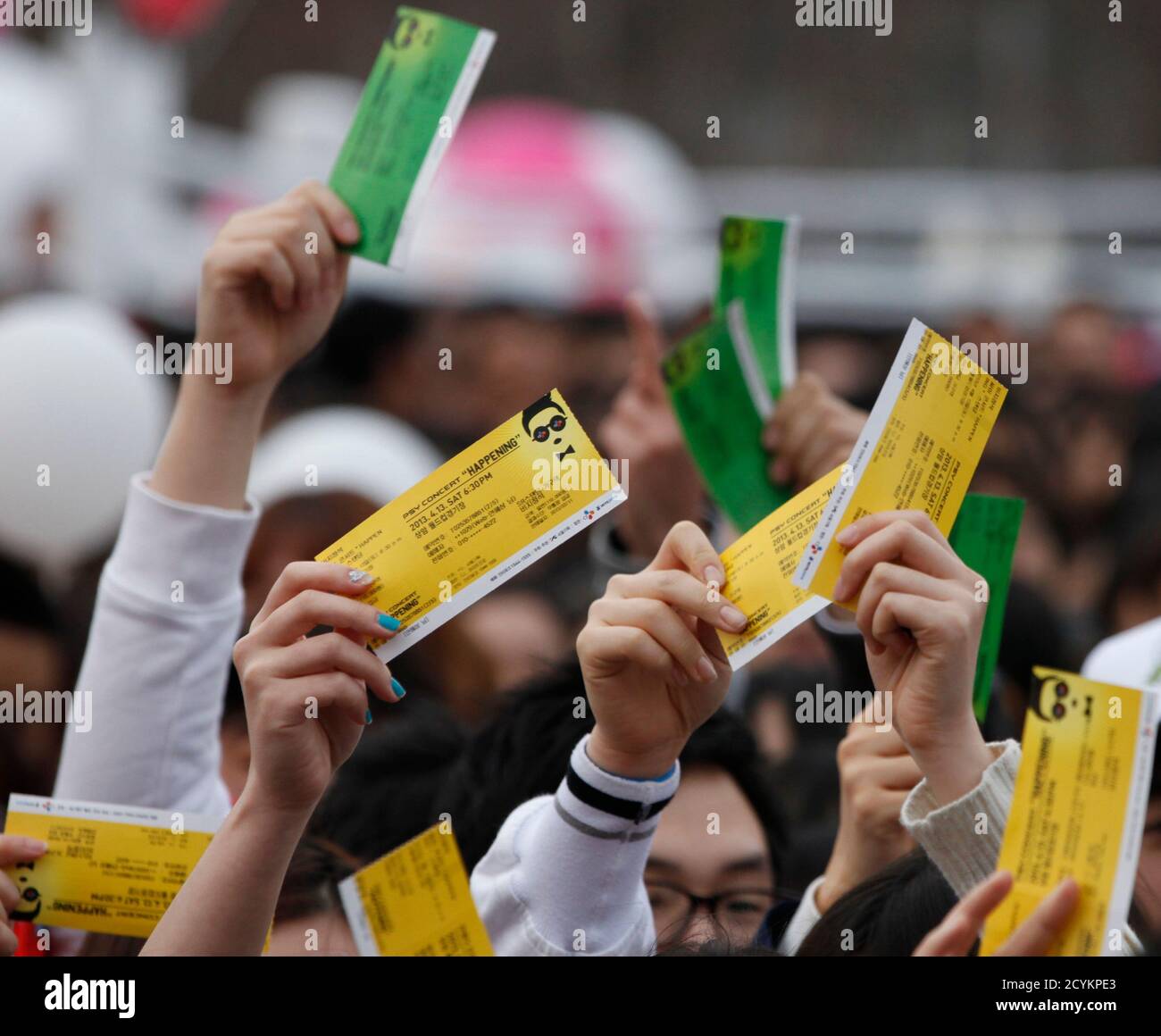 Korean fans gangnam style hi-res stock photography and images - Alamy