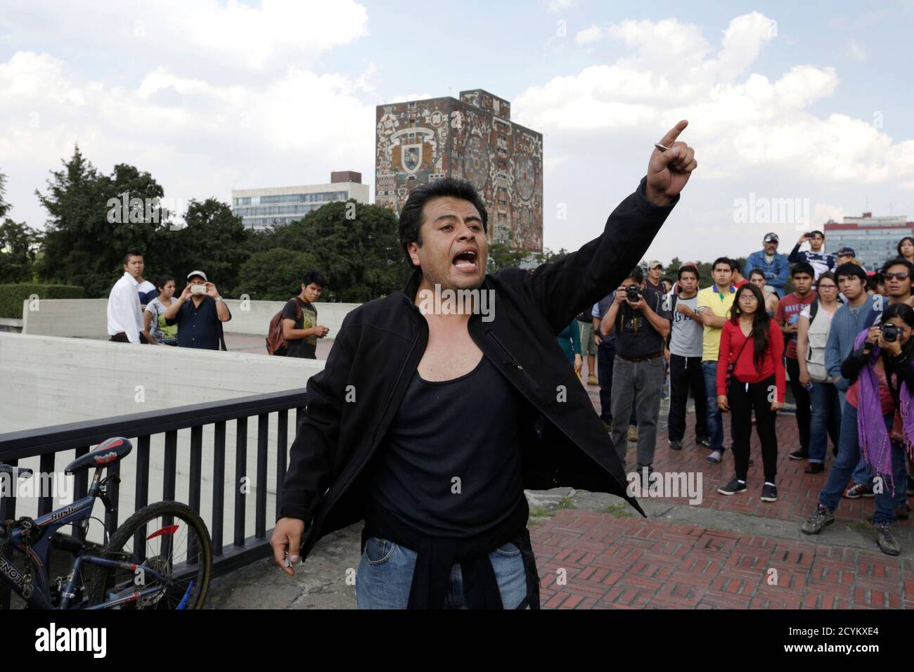 Man kicked out of car hi-res stock photography and images - Alamy