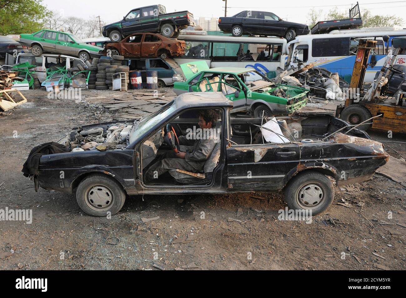 Car engine dismantling hi-res stock photography and images - Alamy