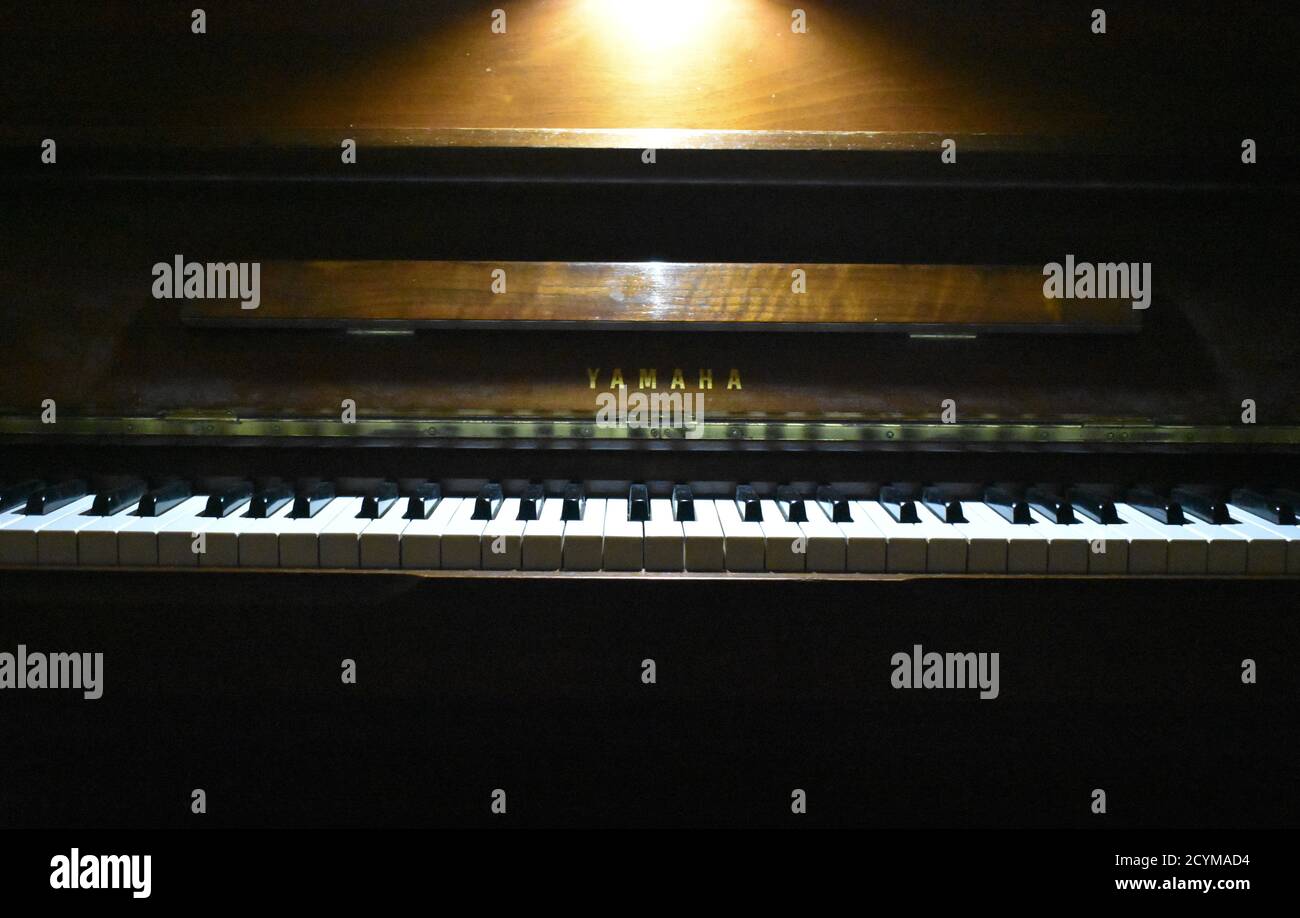 Light on piano hi-res stock photography and images - Alamy