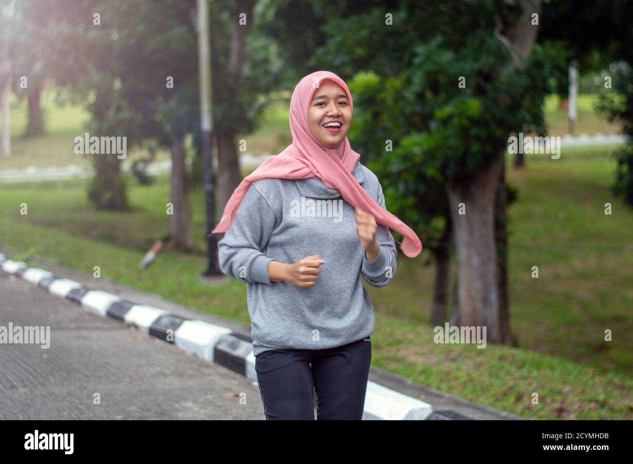 Female muslim athlete hi-res stock photography and images - Alamy