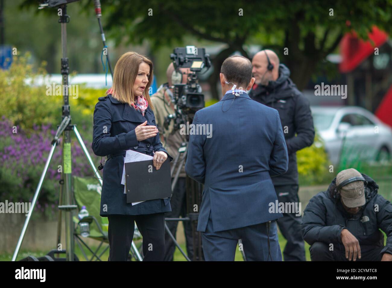 Bbc television camera crew hi-res stock photography and images - Alamy
