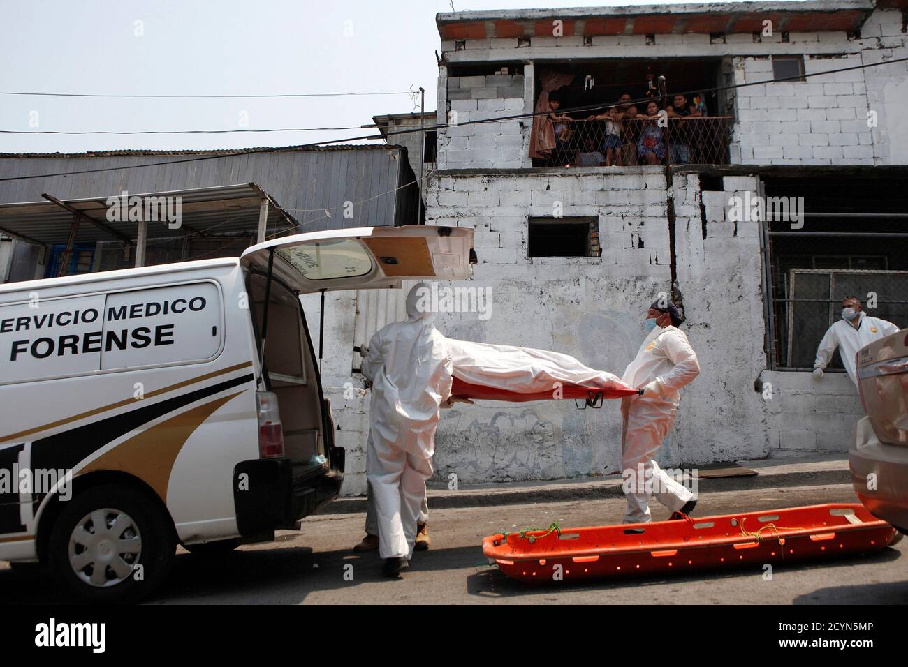 Police detectives coroners hi-res stock photography and images - Alamy