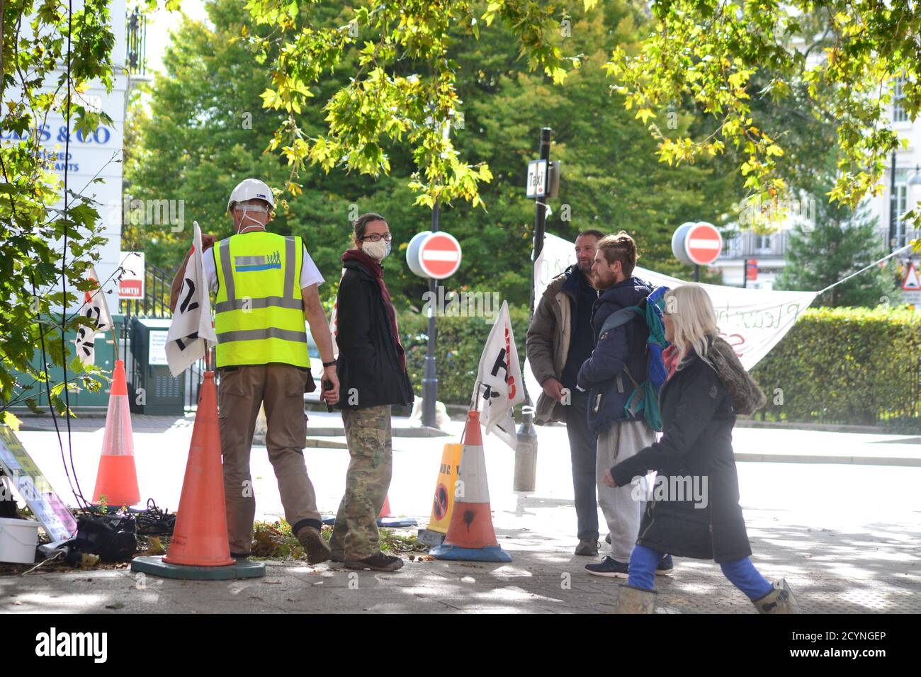 Hs2 protestors in trees hi-res stock photography and images - Alamy
