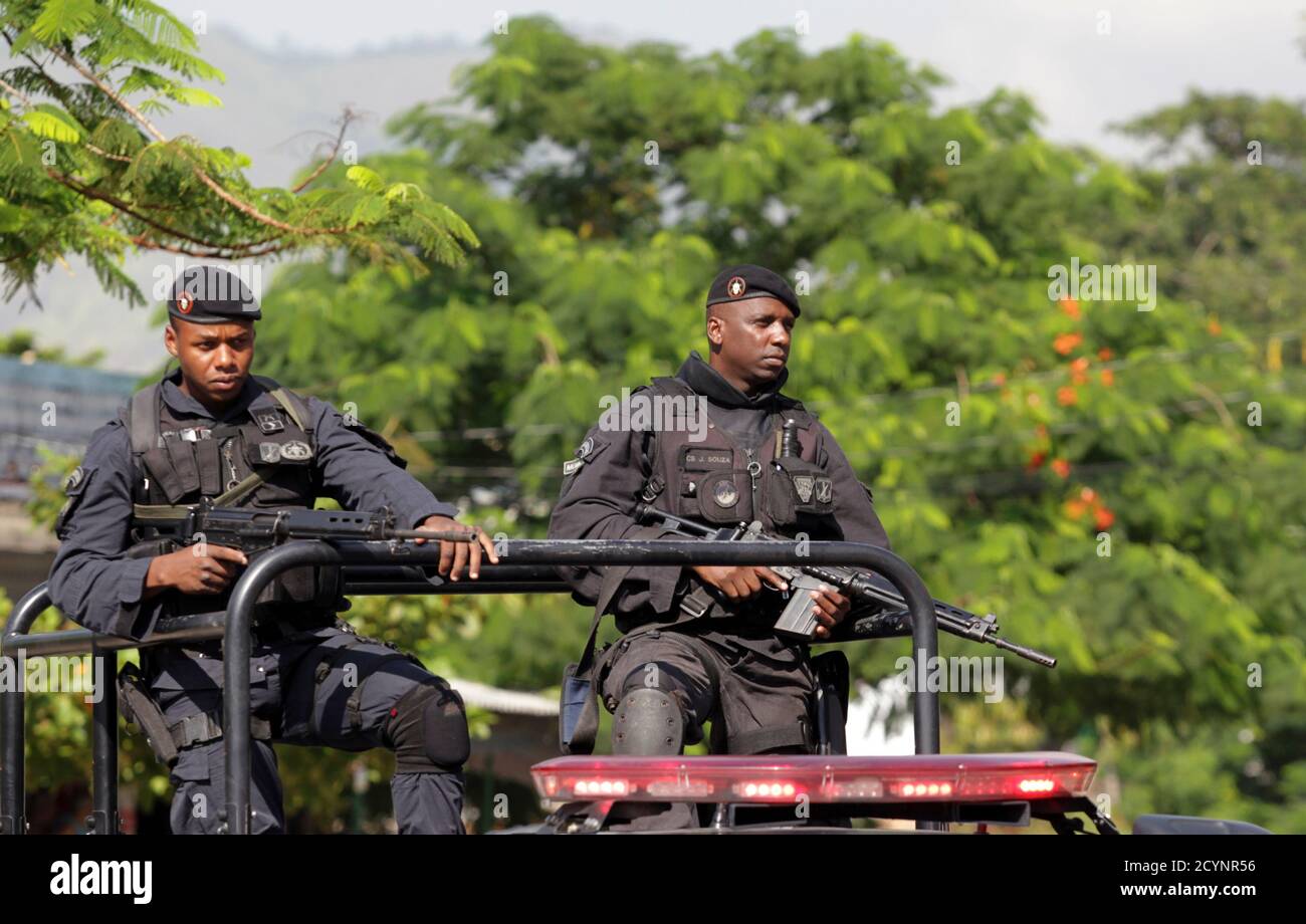 Olympics brazil 2016 slums hi-res stock photography and images - Alamy