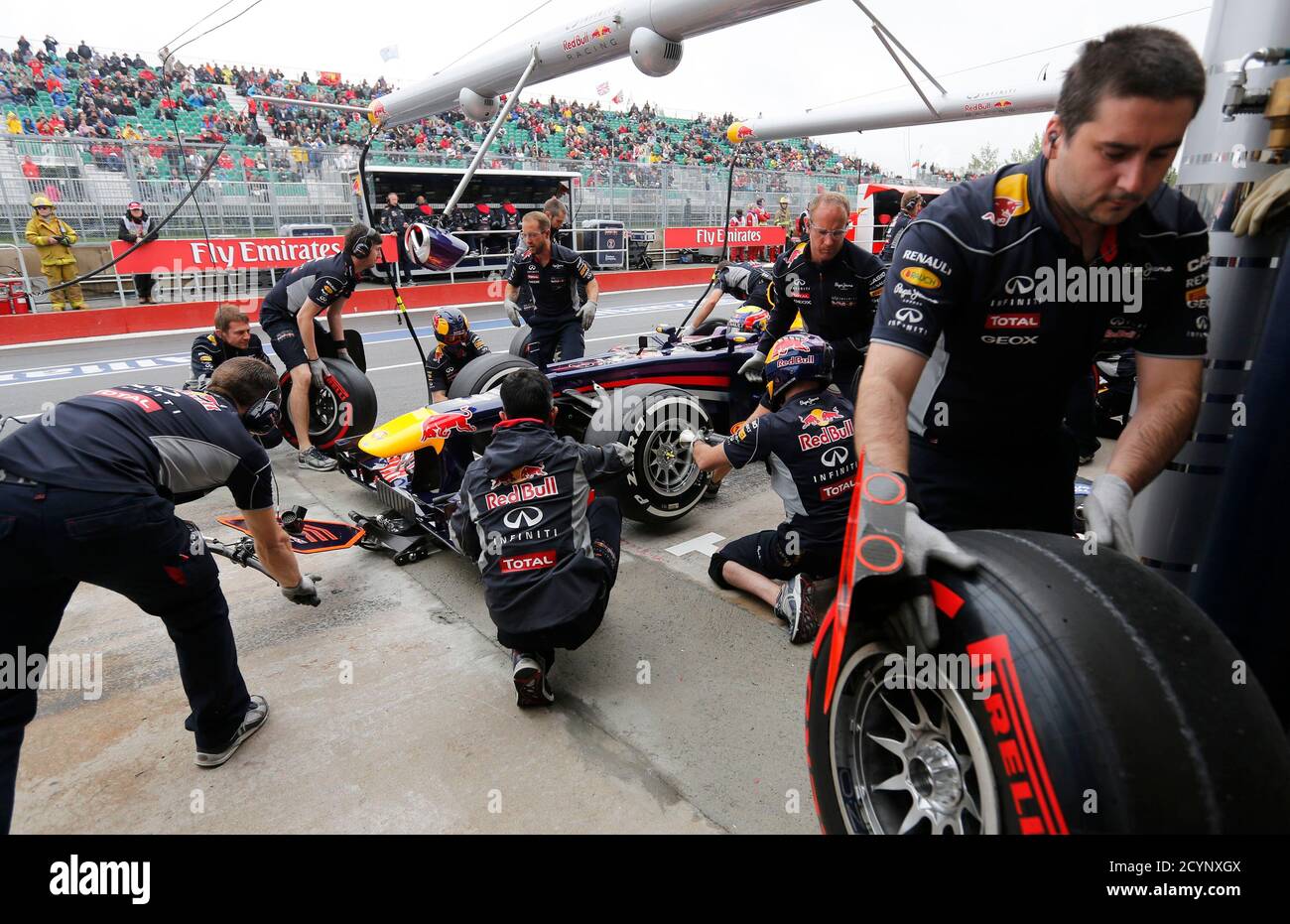 F1 red bull pit hi-res stock photography and images - Alamy