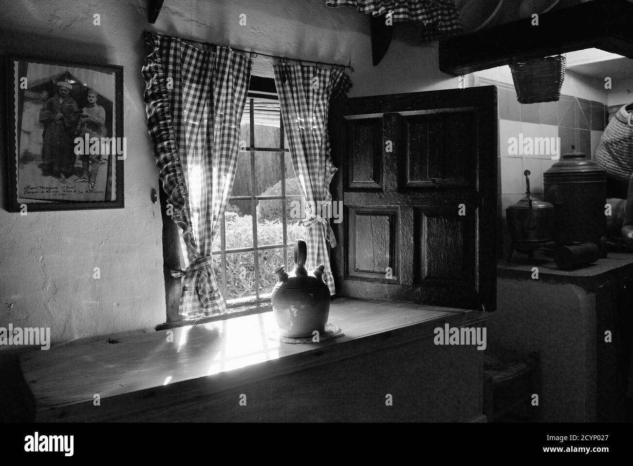 Interior of a rural style kitchen Stock Photo - Alamy