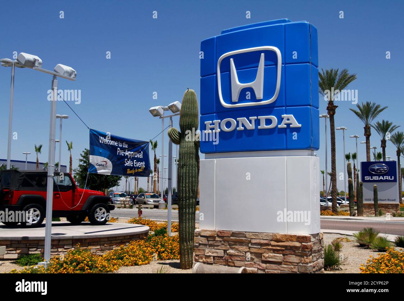 Auto superstore hi-res stock photography and images - Alamy
