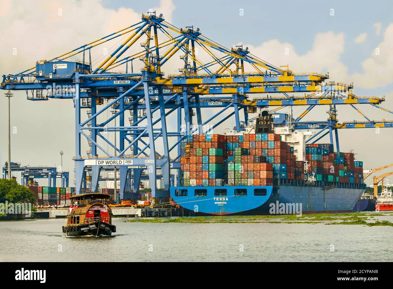 India port container hi-res stock photography and images - Alamy