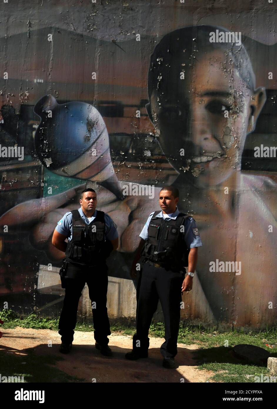 Front of favelas rio hi-res stock photography and images - Alamy