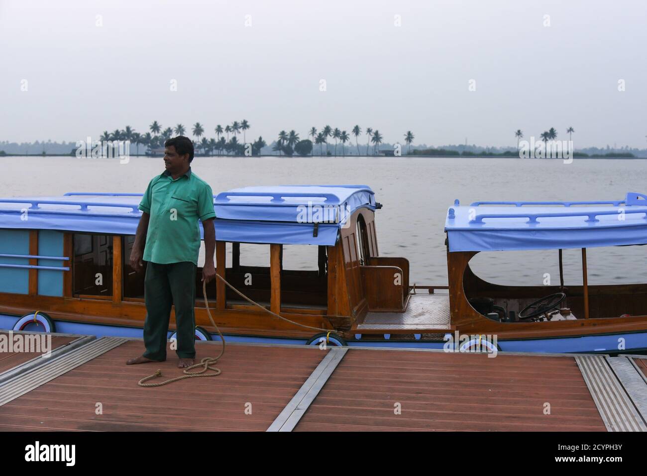 Indian house boat hi-res stock photography and images - Alamy