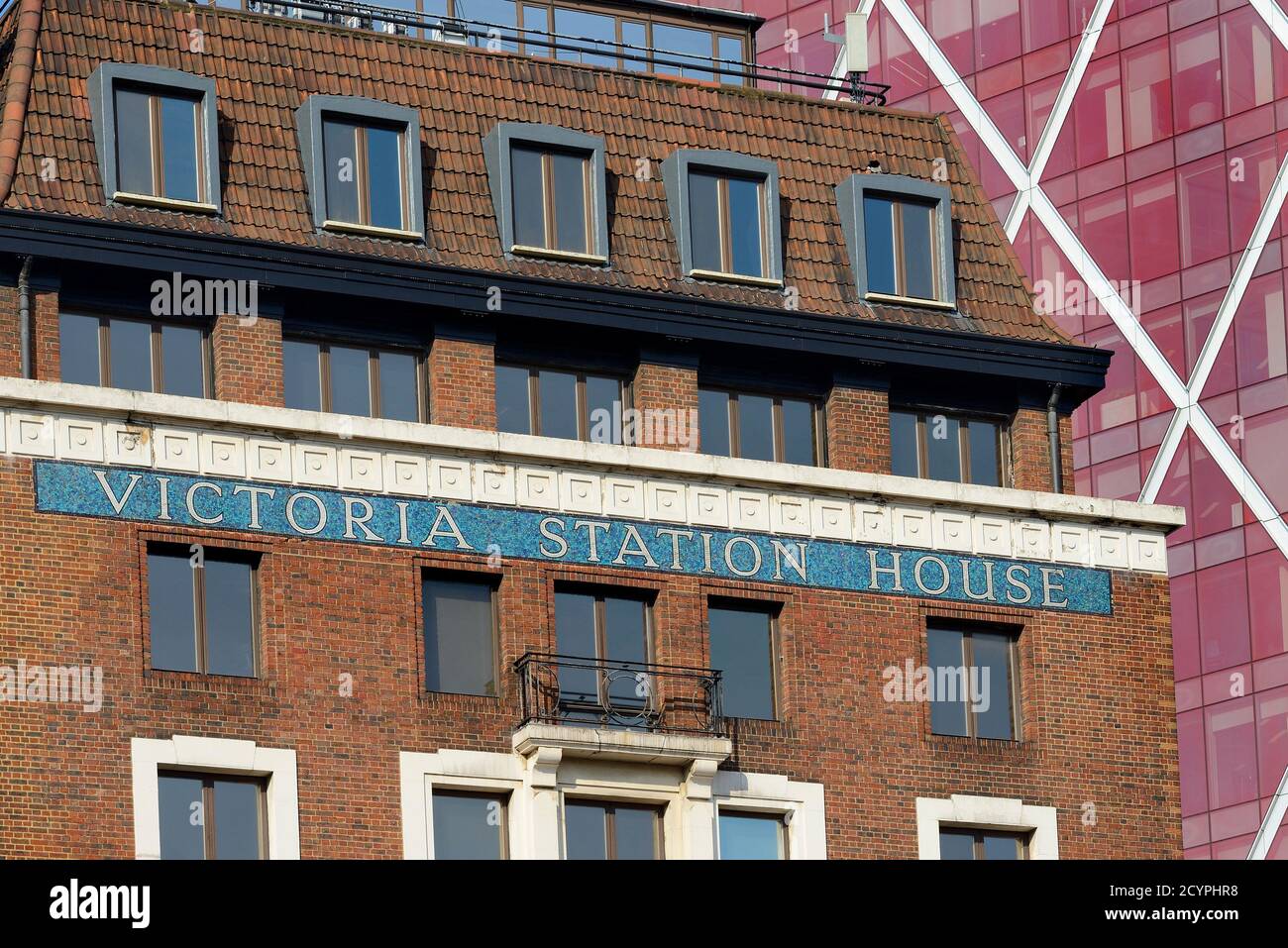 Victoria station arcade hi-res stock photography and images - Alamy