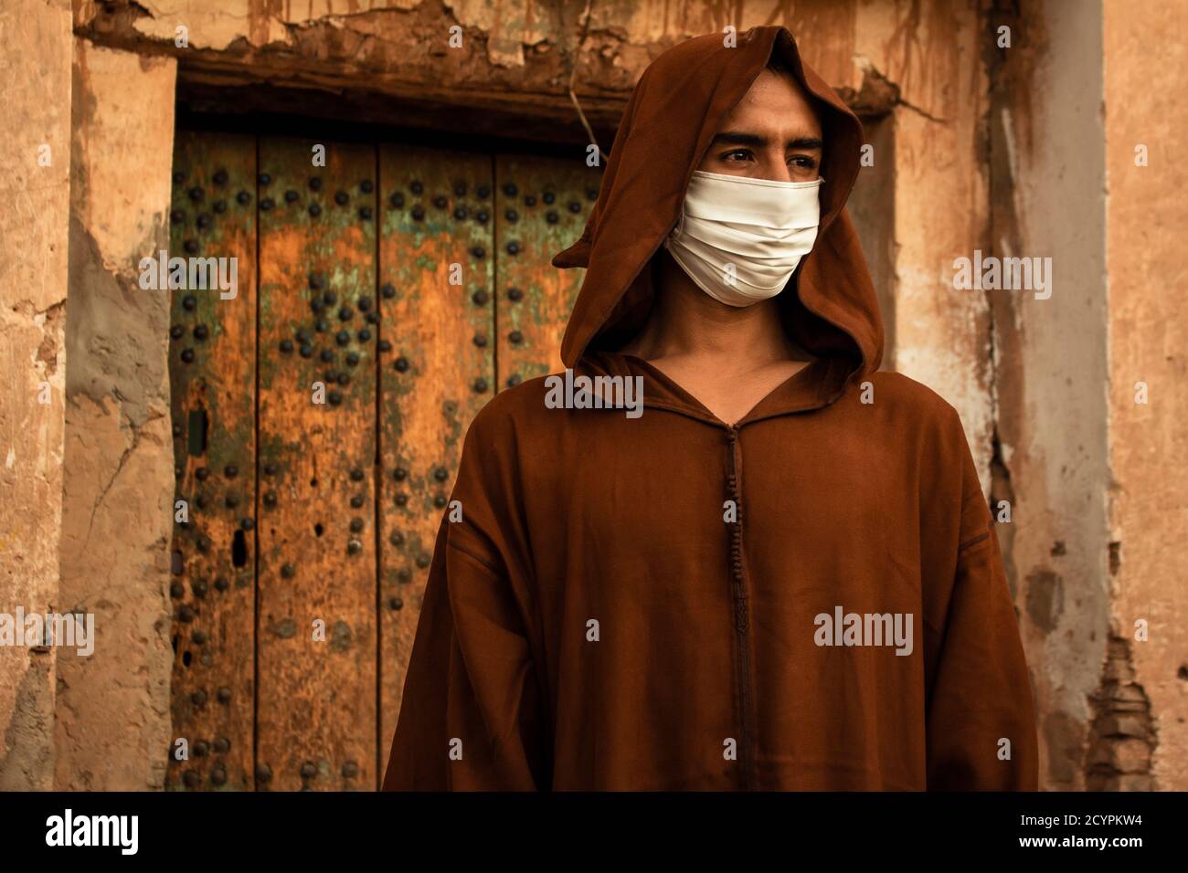 Men wearing djellaba hi-res stock photography and images - Alamy