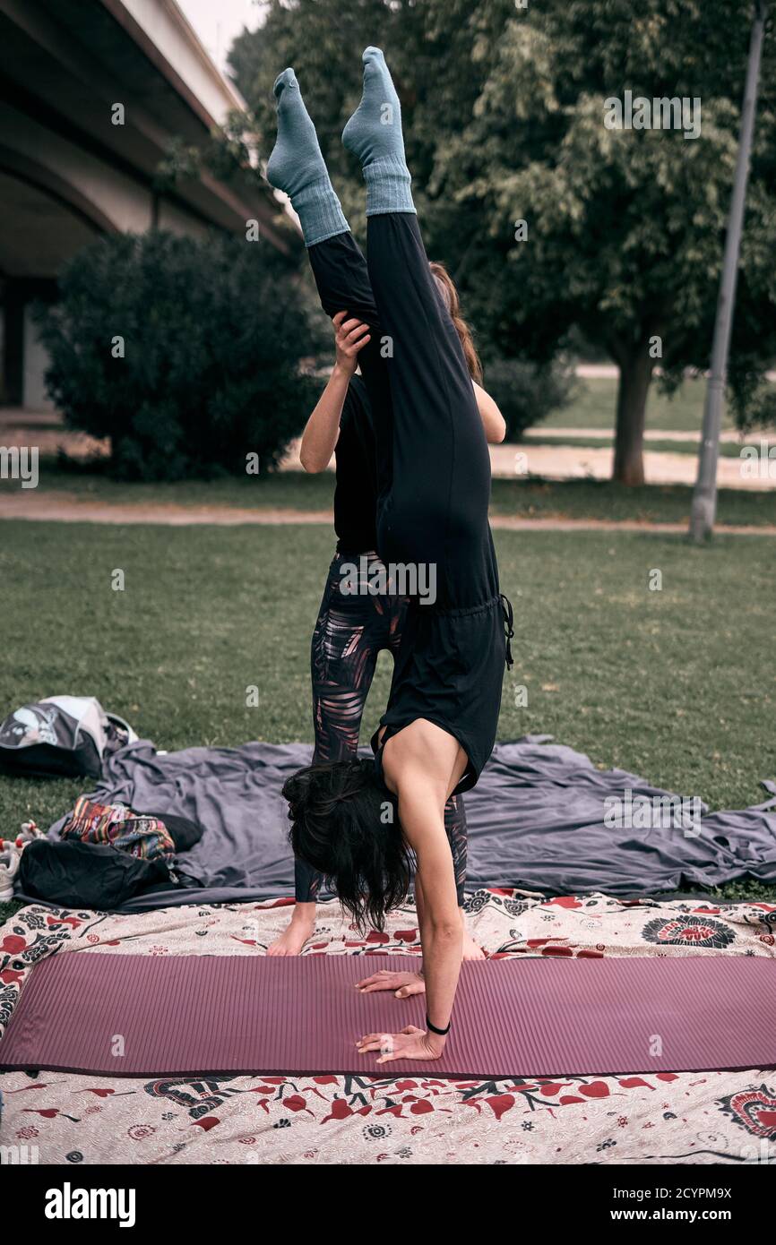 Gymnastic poses hi-res stock photography and images - Alamy