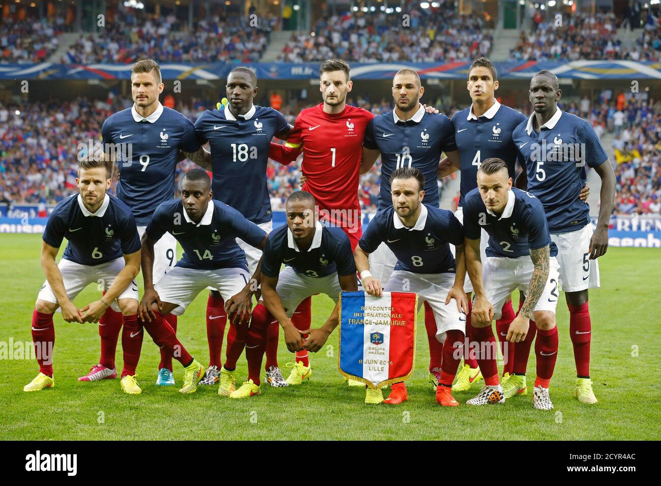 Frances soccer team poses team hi-res stock photography and images - Alamy