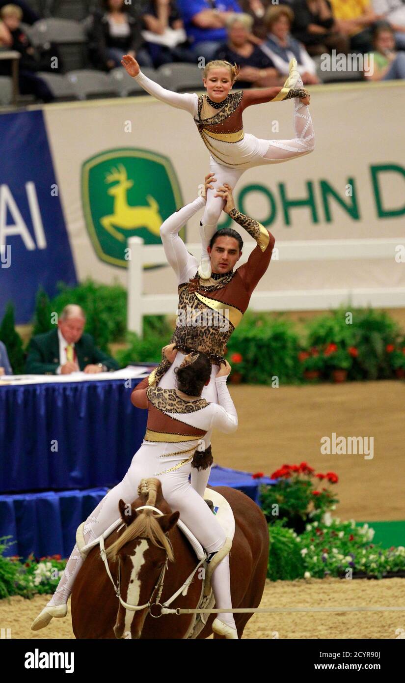 Team vaulting hi-res stock photography and images - Alamy